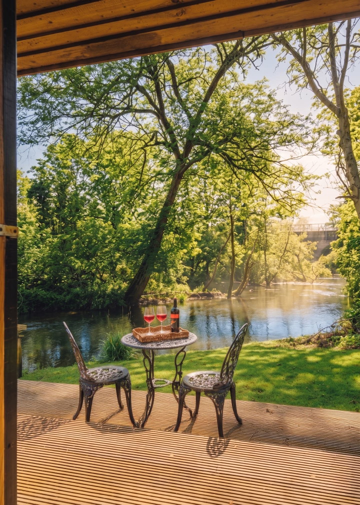 Tranquil Riverside Retreat | Cosy Chalet - Hertfordshire