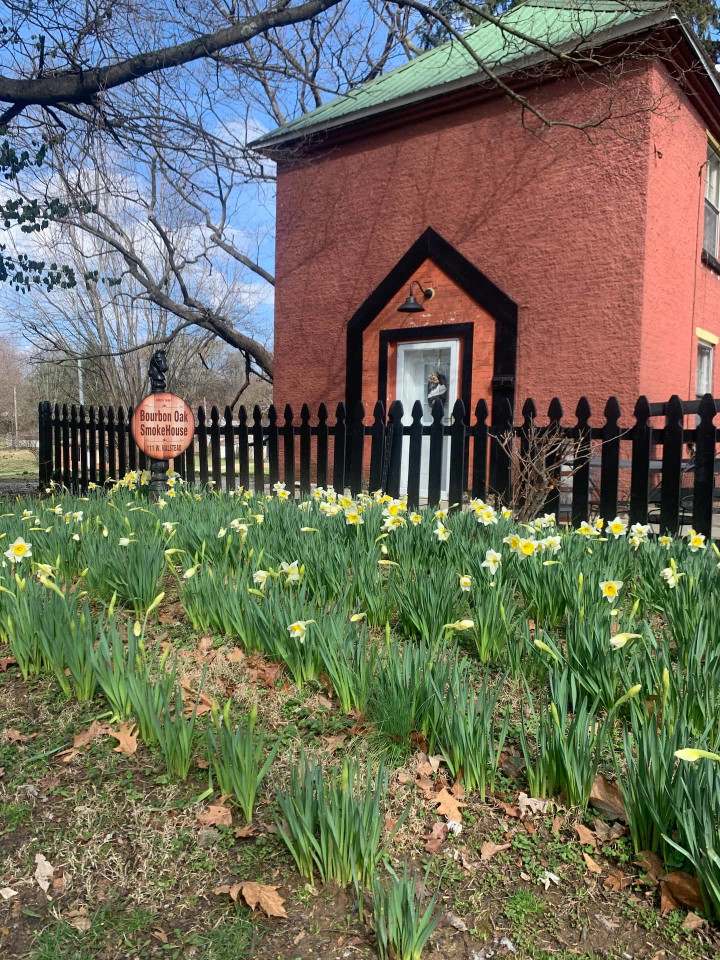 Bourbon Oak Smokehouse Cottage - Bardstown, KY