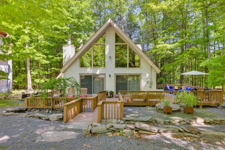 Luxury Pocono Chalet Hot Tub Ski Hill Dog Ok - Lake Wallenpaupack, PA