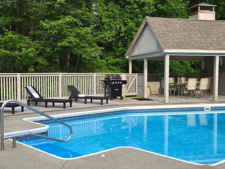 Bright & Spacious 5br Getaway, With Pool - Glens Falls, NY