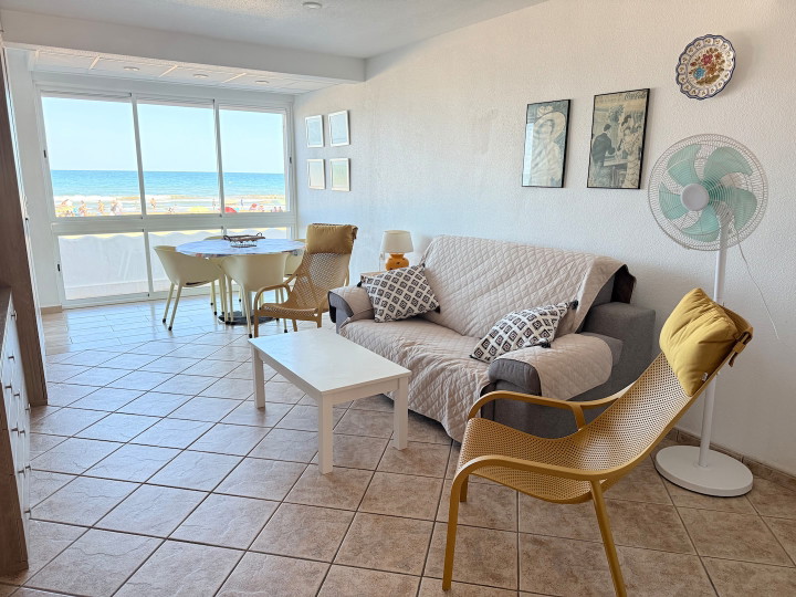 Casita Muy Agradable En Primera Linea De Playa. - La Marina