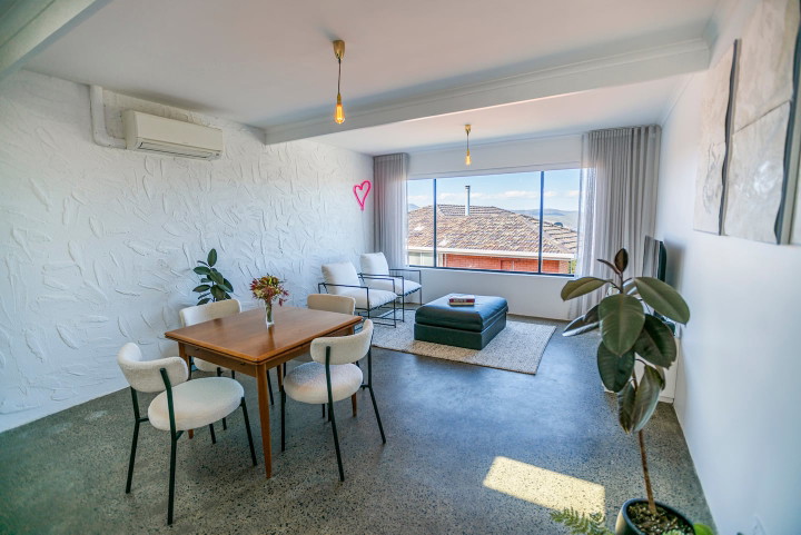 Spacious Central Apartment With Waterviews - Hobart