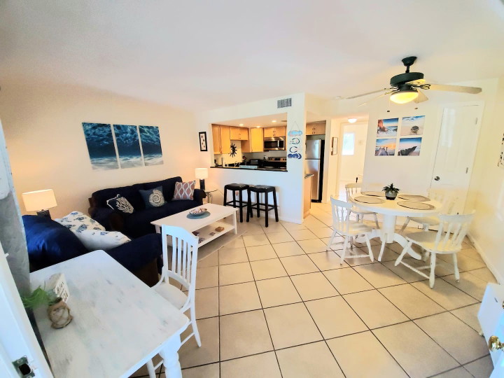 Updated Condo Minutes From The Beach - Heated Pool - St. Petersburg, FL