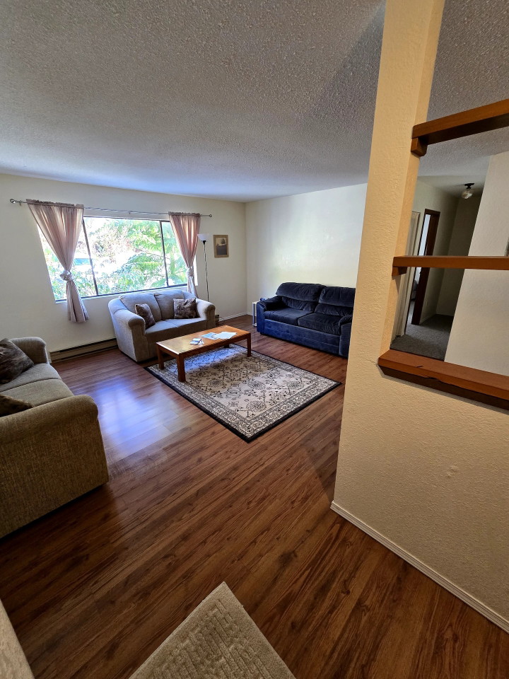 Retro Style Spacious 1 Bedroom Steps From Beach - バンクーバー島
