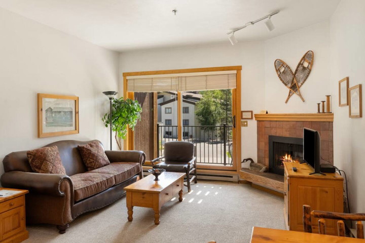 Large Studio Snow Flower Condos | Balcony - Steamboat Springs