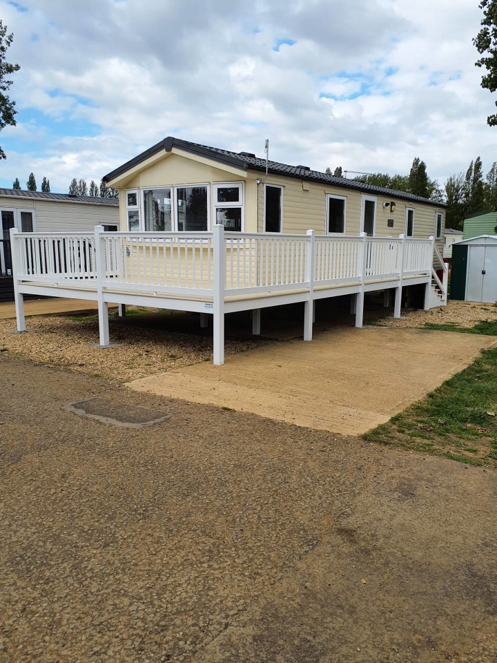 Lulu's Lodge
Cosy Cabin At Billing Aquadrome - Northampton