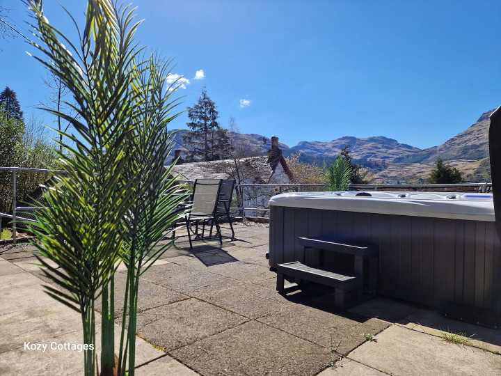 No.2 Planetree, Overlooking Loch Goil, Hot Tub - Lochgoilhead