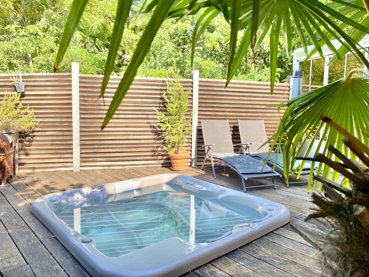 Maison En Duplex Avec Jacuzzi
La Villa Bahia - Digne