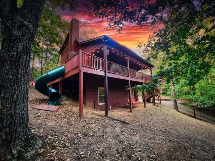 Family Cabin Fun: Deck Slide, Hot Tub, Fire Pit & Resort Amenities! - Ellijay, GA