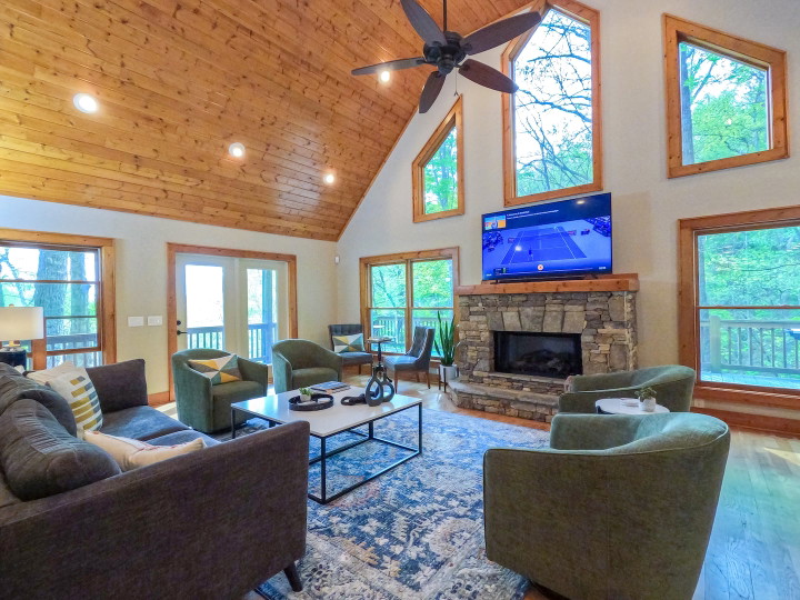 Private Cabin Getaway W/ Fireplace, View & Games - Clayton, GA