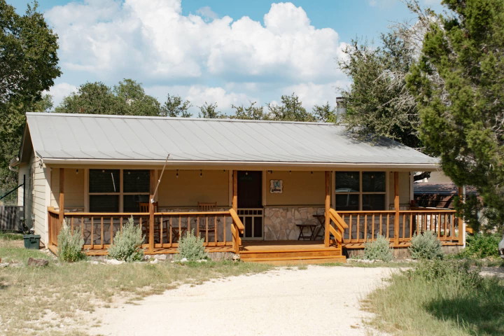 Cozy Cottage Close To Town + Fenced Yard - Wimberley, TX