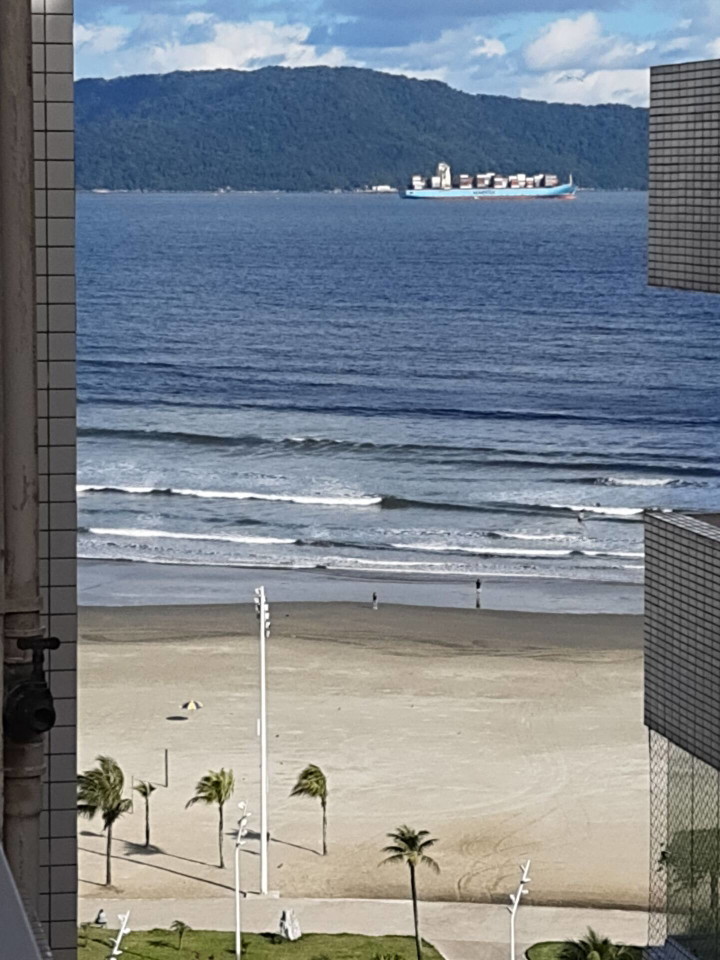 Frente Praia/wi-fi/2 Dormitórios/ótima Localização - Sao Vicente, Brazil