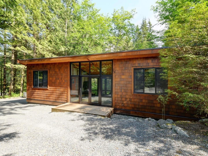 Private Treed Setting - No Pets - Garden View - Vancouver Island