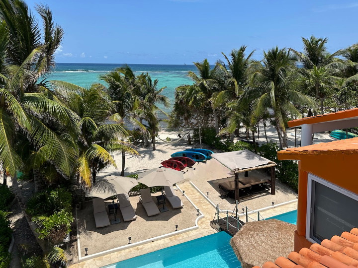 Casa De Las Conchas Luxury Beach Front Villa - Akumal