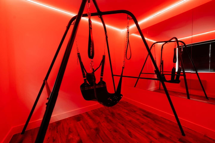 Adult Only Getaway With A Hot Tub - Sex Hotel - Southampton, UK