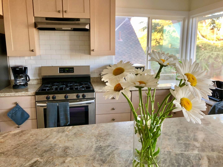 Sunny Neighborhood Apartment In Oakland Hills - Oakland, CA