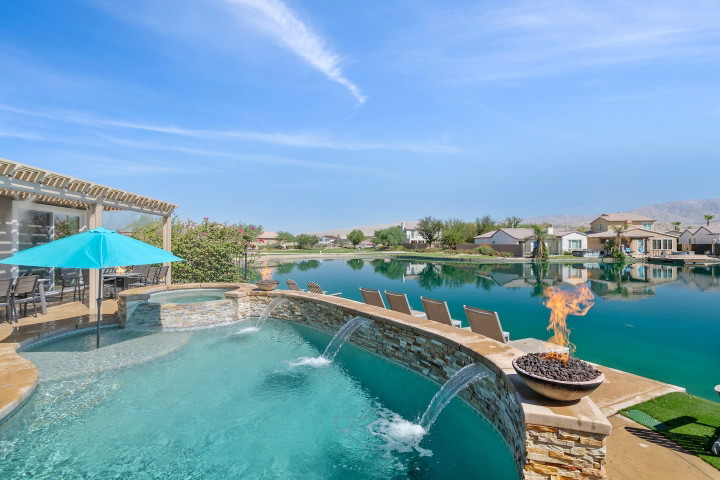 2 Villas Lakeside 8br, 14 Beds, 24 Guests - Coachella, CA