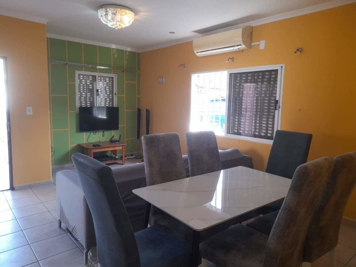Casa De Amor: T2 Com Segurança E Carro Disponível. - Luanda