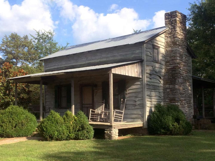 Springhouse Cabin (Lairdland Farm) - Pulaski, TN