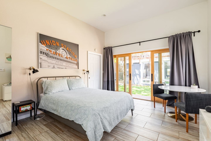 Clean, Quiet Studio In Central Location W/ Parking - Denver, CO