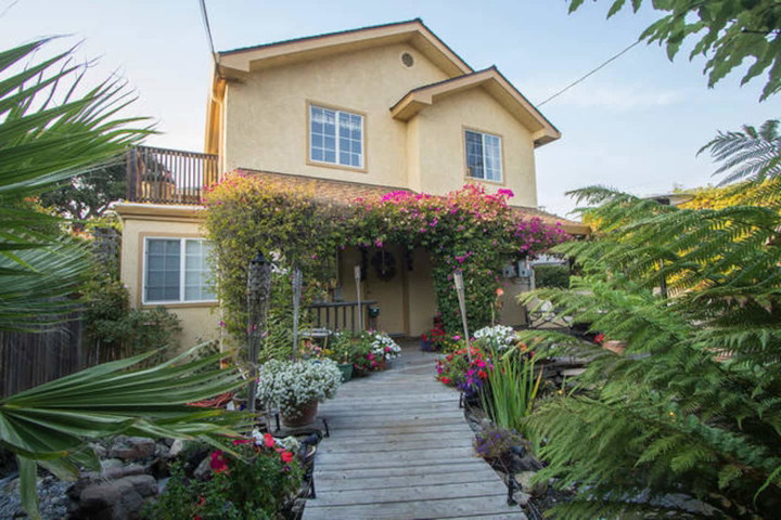 Waterfall Koi Pond 1 Bd Home Sleeps 4 - Monterrey, CA