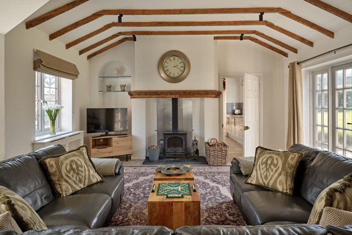 Cosy Cottage With Log Burner And Private Hot Tub - Shropshire