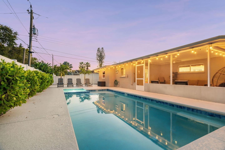 Casa Louise | Hot Tub + Heated Pool + 4 Bedroom - Sarasota, FL