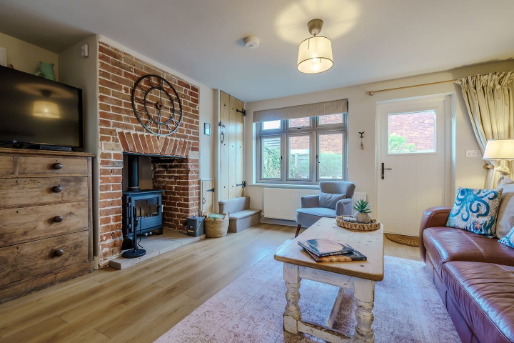 Salty Dogs | Dog Friendly Cottage Near Beach - Winterton-on-Sea