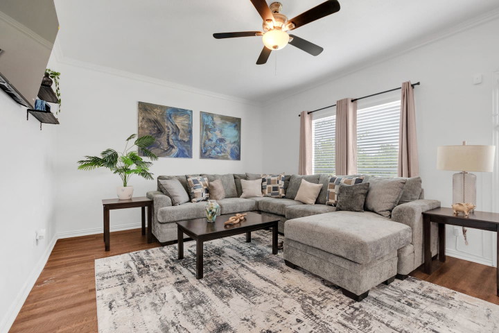 Spacious Modern Townhome In Grand Prairie - Grand Prairie, TX