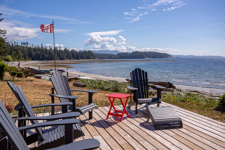 Walk On Beachfront Cottage & Hot Tub - Canada