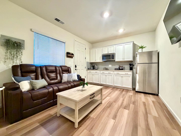 Private Guest Suite · Quiet Woodland Neighborhood - Woodland, CA