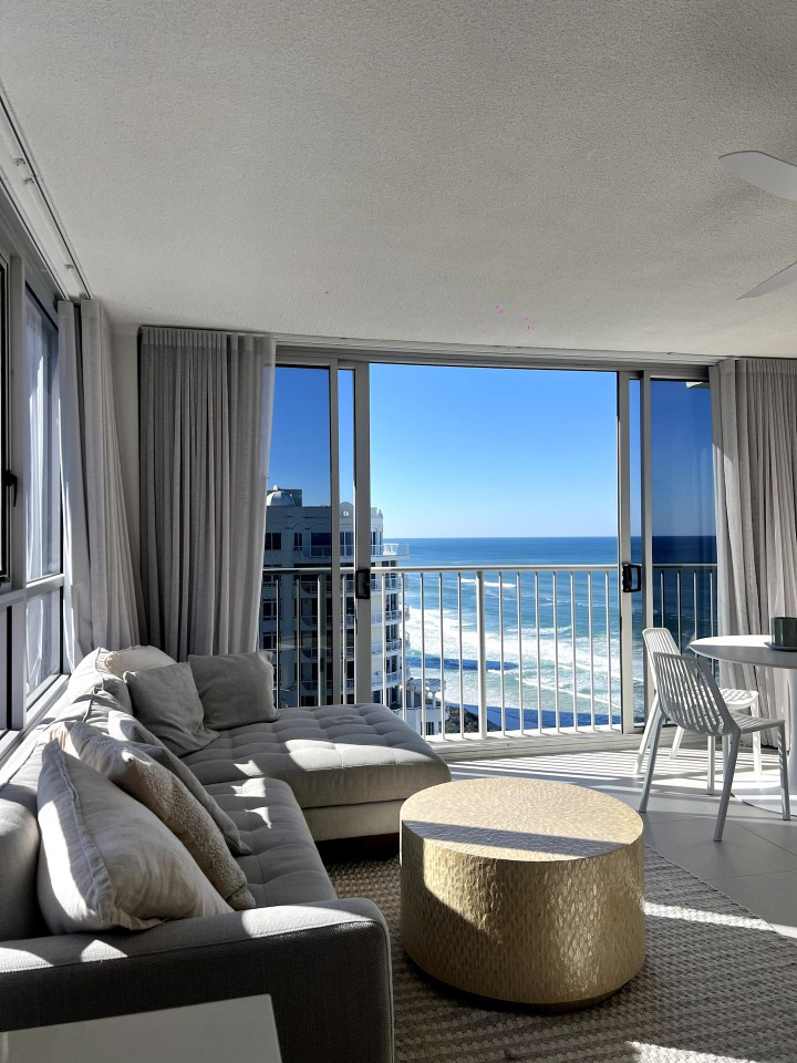 Top Floor Beachfront Ocean View+ Pool, Spa & Sauna - Gold Coast