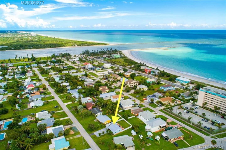 Beach House: Walk 2 Blocks To Beach | Pet Friendly - Fort Pierce, FL