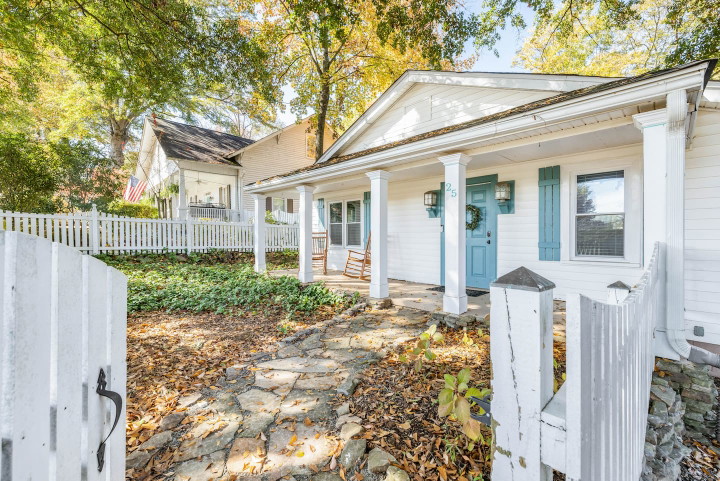 Charming Downtown Buford | Walk To Eats & Shops - Buford, GA
