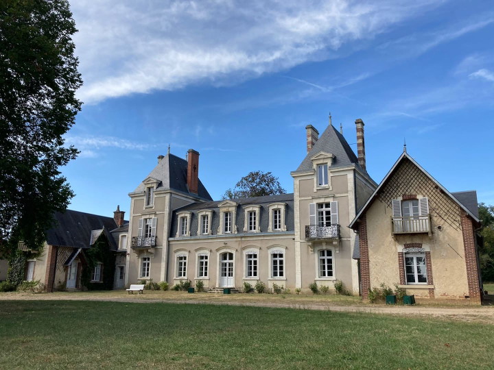 Beau Château Entre Loire Et Bourgogne, 27 Pers. - Bourges