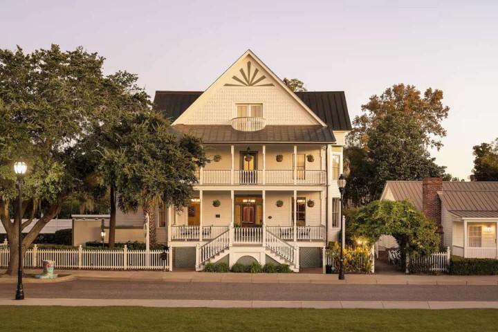 Historic Beaufort Stay + Free Breakfast & Bikes - Beaufort