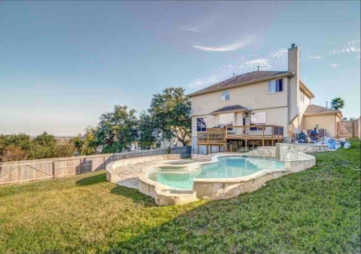 G-l-a-m-o-r-o-u-s Artsy Home In Alamo Ranch - San Antonio, TX