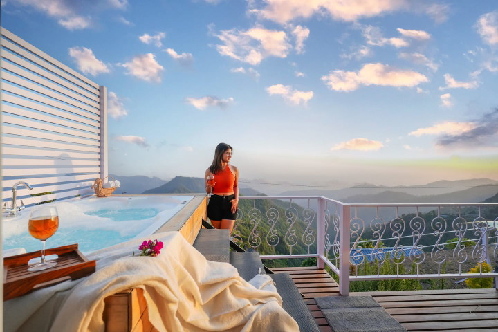 Top Tibba-hilltop Chalet - Jacuzzi+balcony+garden - India