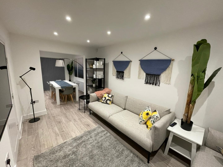 New 4 Bedrm House! Parking. 10min To City / Etihad - Cheshire