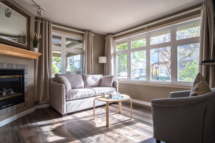 Rare Corner Suite With Panoramic Mountain Views - Alberta