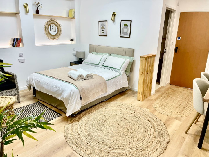 The Blossoms - Studio Apartment - Chesterfield