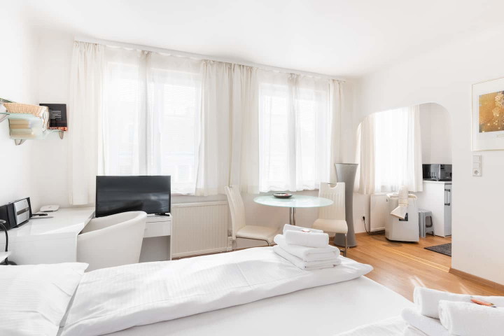 Central Sunny Studio Next To Subway For Long-term - Wien