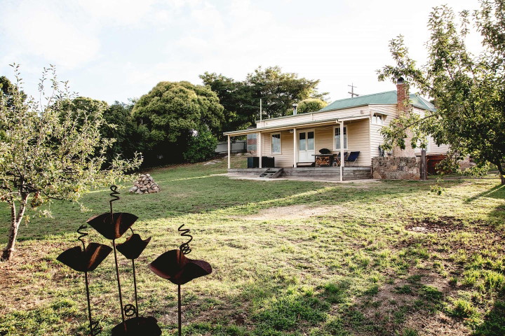 Beechworth Waterfall Cottage - Waterfall Views - Beechworth
