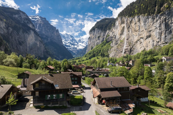 Staubbach View - Traditional Chalet Apartment - Lauterbrunnen