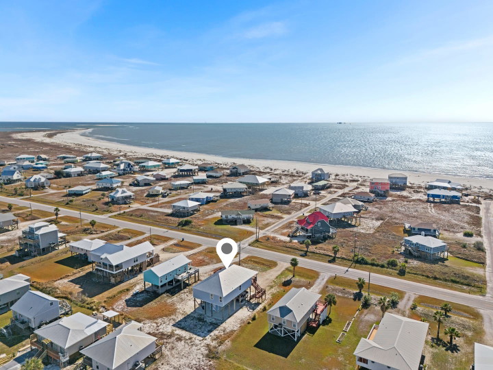 Family Coastal 4br Home, Hottub, Deck, 2min Walk T - Dauphin Island, AL