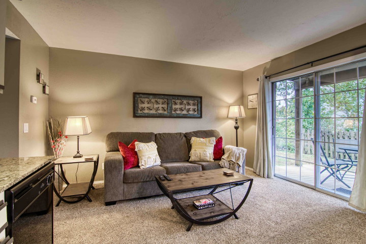 Water View Cozy Condo - Couples Getaway - Branson West, MO