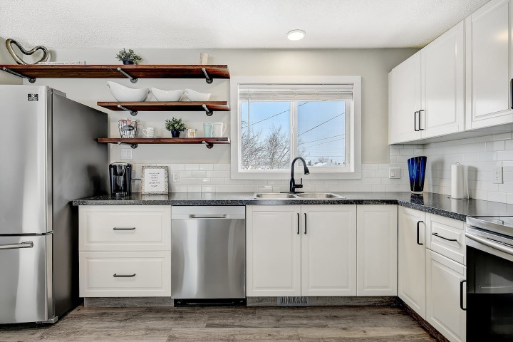 2 Bedroom Upper Level Pet Friendly Home - Grande Prairie