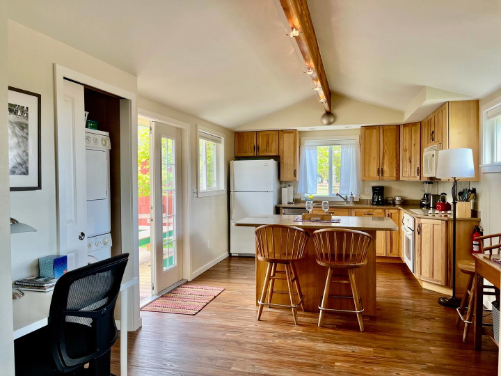 Sunlight Beach Cabin - Langley, WA