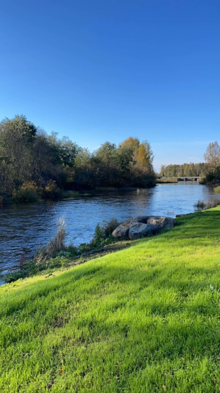 Petite Maison Individuelle Au Bord De La Rivière - Finlande