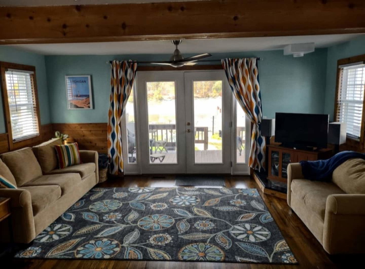 Cozy Stylish Waterfront House For 2 With Hot Tub. - Michigan